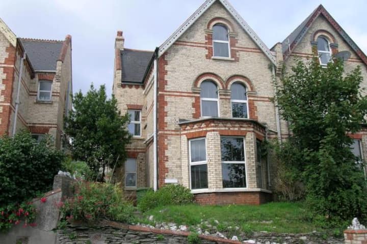 Large North Devon House:
2 Richmond Villas
Ex348df - North Devon District