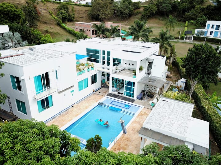 Casa Espectacular-gigante,carmen De Apicalá - Carmen Apicala