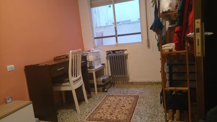 Cozy & Quiet Room - Salamanca, Spain