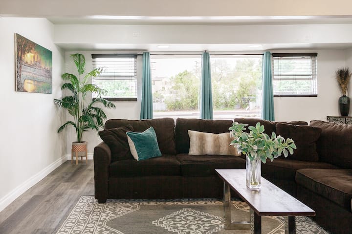 Spacious Home Away From Home And Guest House - Santee, CA