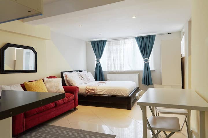 Zoe's Peace House - Big Room Double Bed & Sofa Bed - Croydon