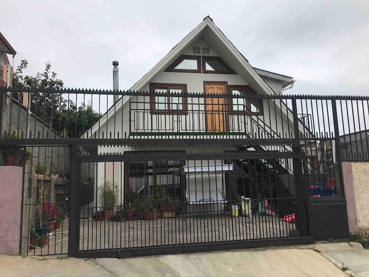 Casa En Segundo Piso, Con Terraza Y Vista Al Mar - Valparaíso