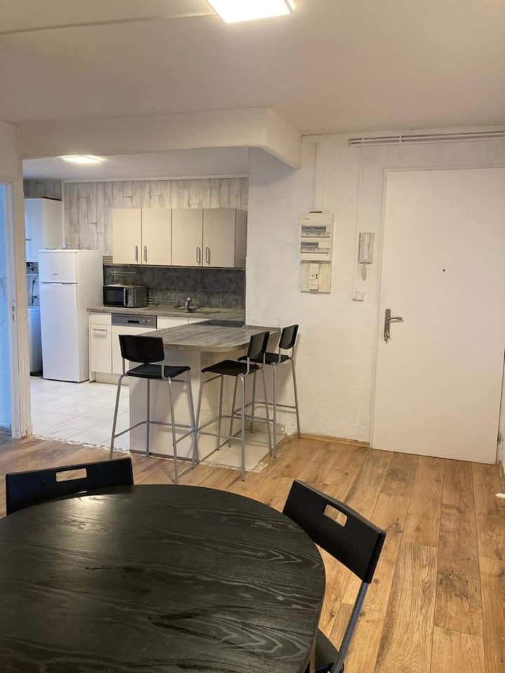 Chambre Avec Balcon Privé à Yutz - Thionville