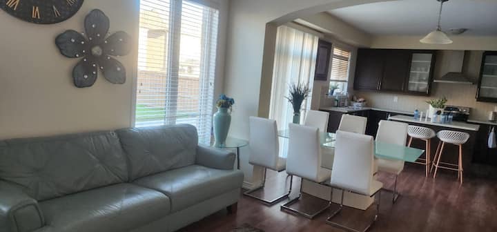 Luxury One Bed Room With Bathtub - Brantford