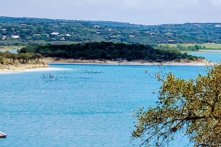 Authentic Texas Pet Friendly Fun Lakehouse - Canyon Lake, TX