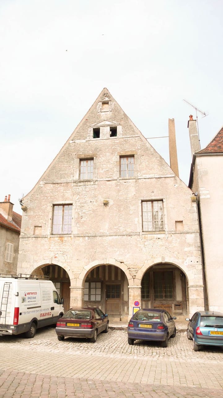 Noyers: Grande Et Belle Maison Médiévale - Noyers-sur-Serein