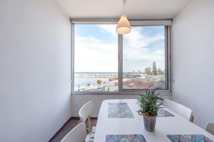 Stunning Seafront Apartment - Larnaca