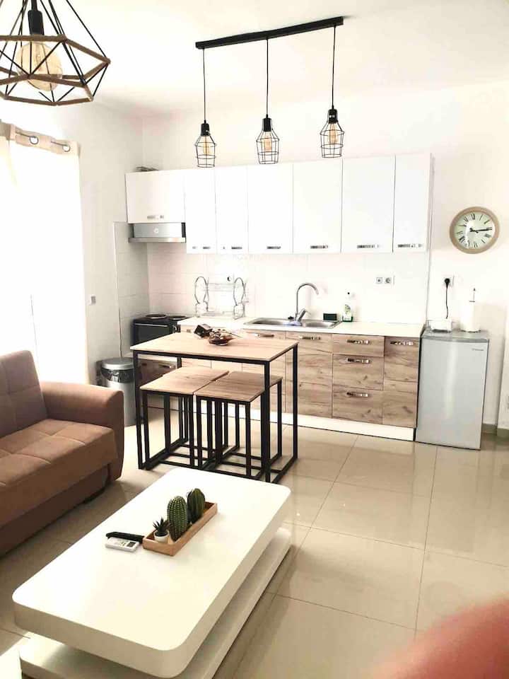 **Cozy, Seaside, Spacious, 2 Bedroom Apartment** - Thessalonique