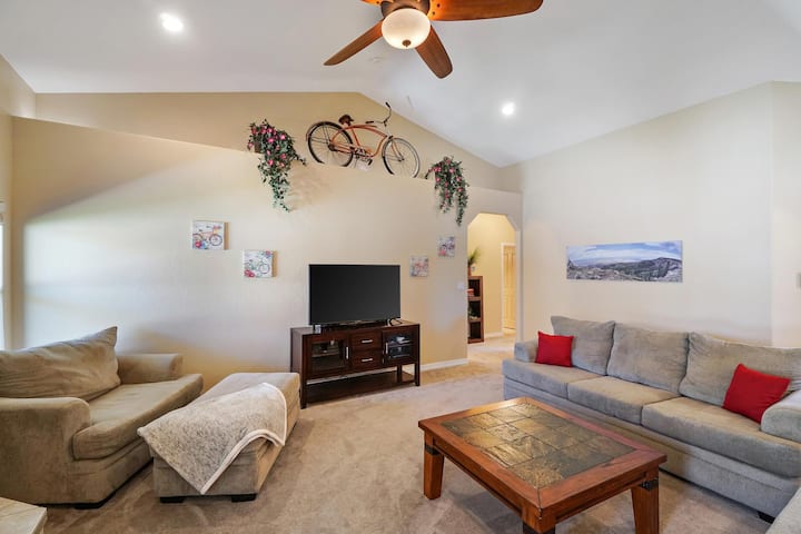 Velo I: Luxury Comfort, Bikes, & Outdoor Living - Fruita, CO