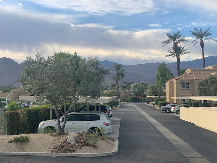 Peaceful Family Friendly Condo W/ Mtn Views/pool - Palm Desert, CA