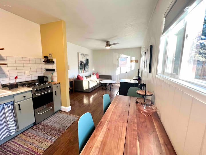 Larkspur Guesthouse-fenced Patio-pvt Entry - Bend, OR