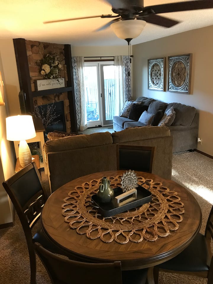The Red Door - Quiet, Clean, And Convenient - Garden City, KS