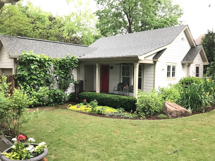 Spacious, Quiet City Cottage In Hip Decatur - Decatur, GA