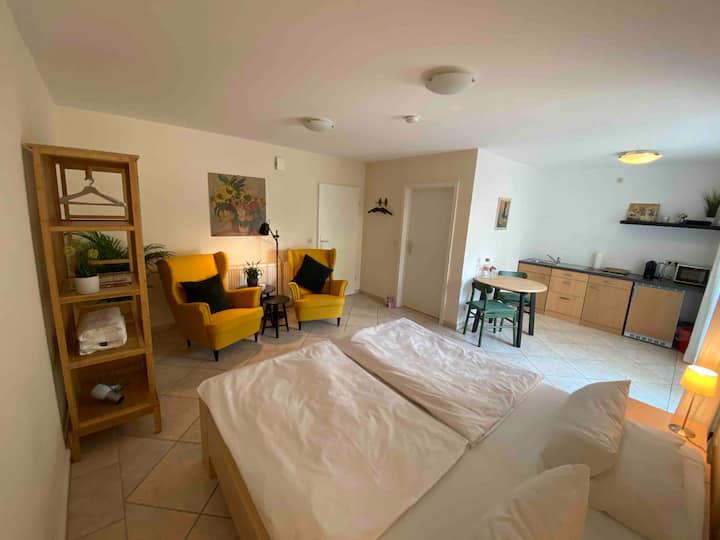 Modern, Quiet Apartment For 2: Haus Im Grünen - Gaienhofen