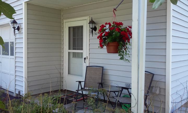 Saratoga Vacation Townhome - Saratoga Springs, NY