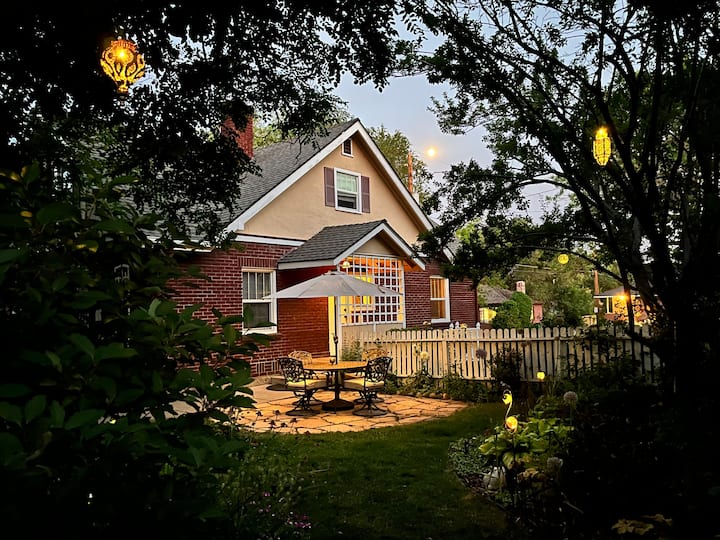 Inviting Vintage Home W/ Garden Sanctuary-midtown - Reno
