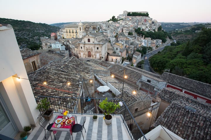 Intervallo - Via Maestra - Ragusa, İtalya
