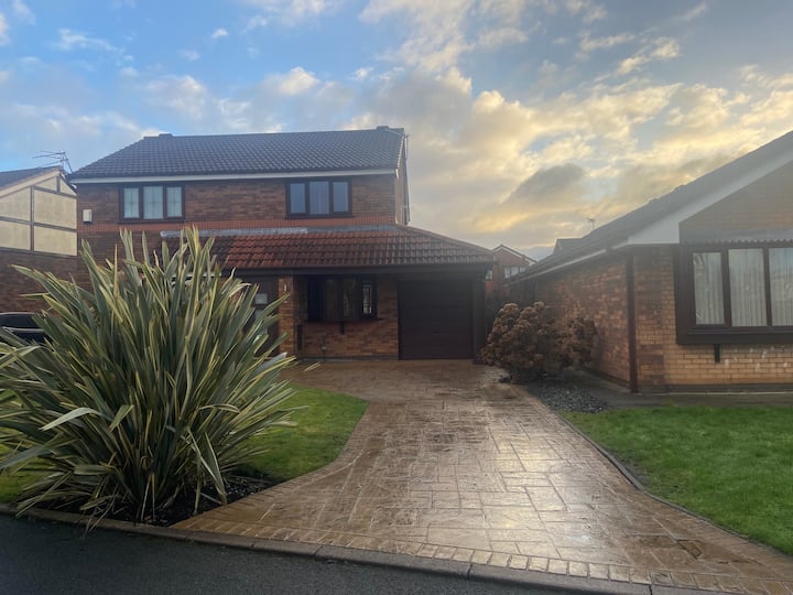 Modern Open Plan Home Wfh, Quick Links To Centre! - Oldham