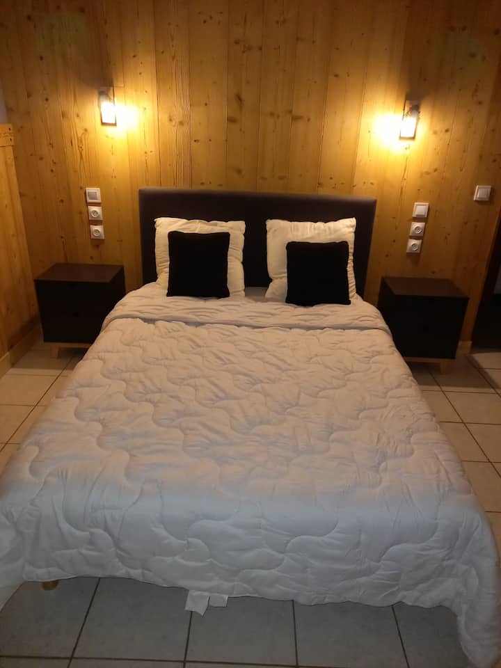 Charmant F2, Entièrement éQuipée 2 Pers + Lit Bébé - Chambon-sur-Lac