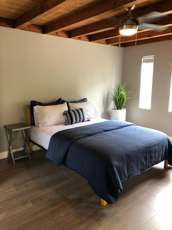 Beautiful Beach Bungalow Sleeps 4 - Encinitas, CA