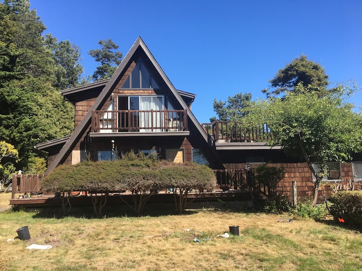 Charming A-frame With Ocean View Walk To The Beach - Costa Oeste