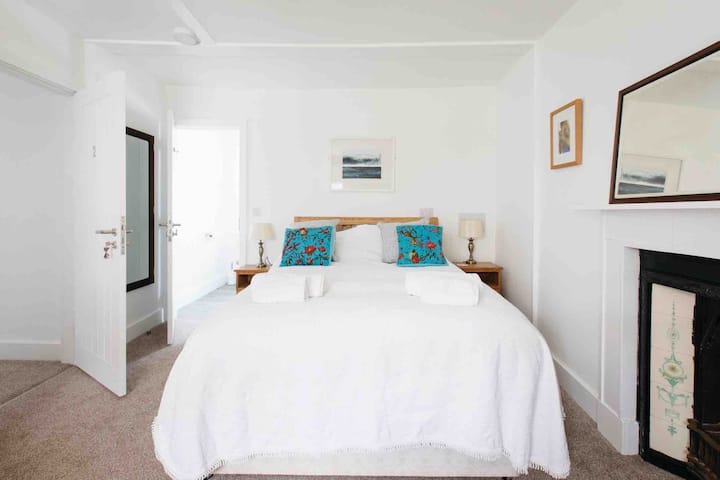 Lovely Double En-suite, Former Farmhouse Parking - St Ives
