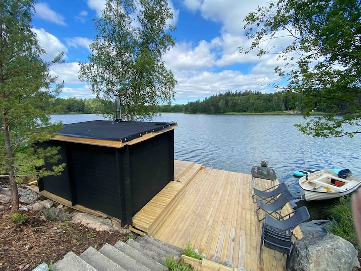 Villa Med Sjötomt Egen Brygga & Bastu - Tumba