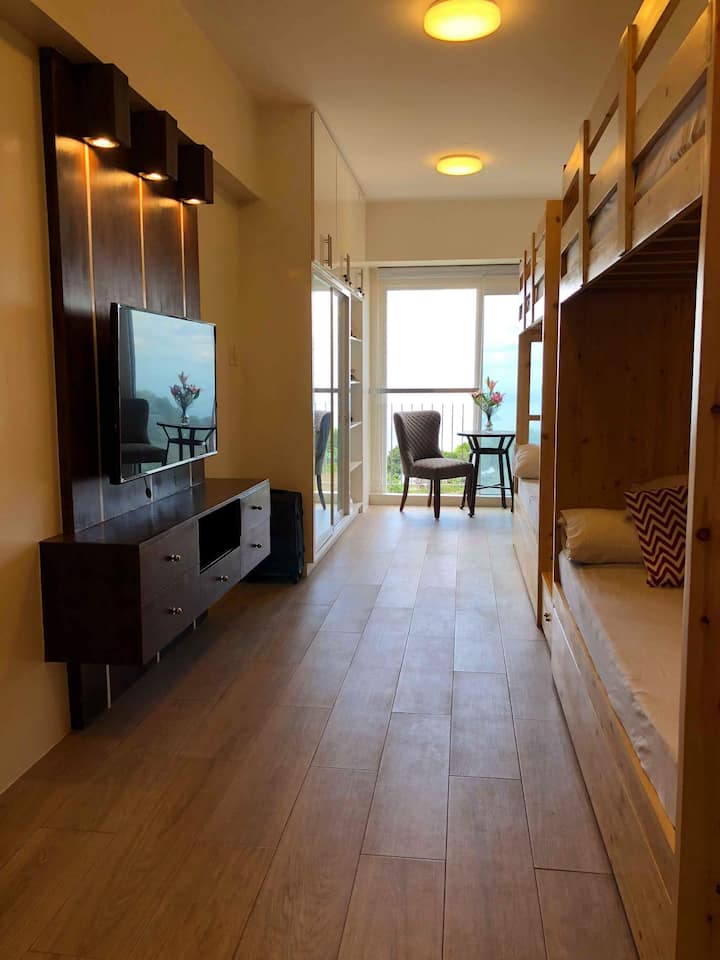 Woodcrest, With View Of Taal And 50mbps Wifi. - Tagaytay