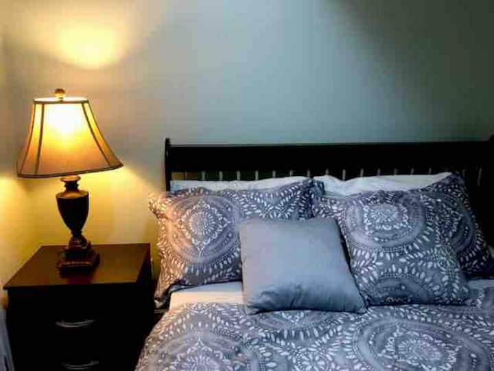 Amazing Location-luxury For Tourists & Bus People - Brampton