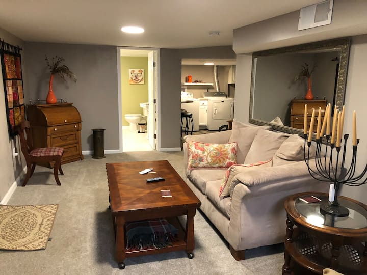 Pet Friendly Spacious Living Close To Hospitals - Roanoke, VA