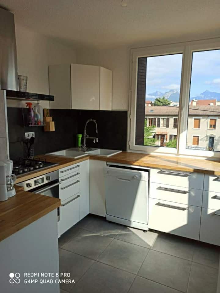 Bel Appartement 70m2  Entièrement Rénové - Échirolles