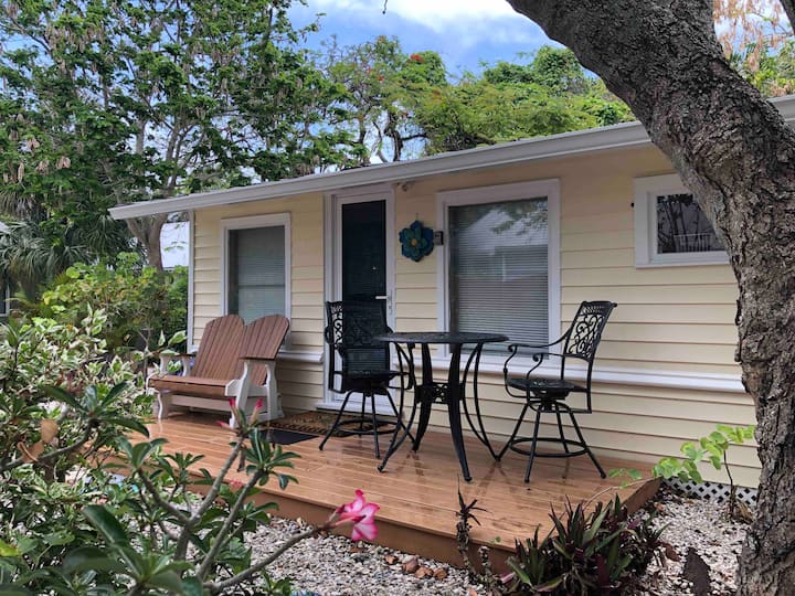 *Bermuda-esque Island Cottage! Steps To Sand!* - Longboat Key