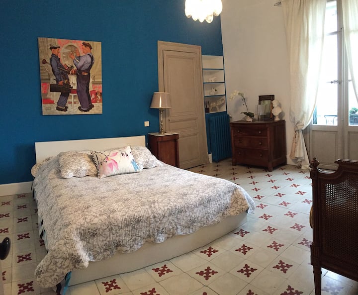 Chambre Dans Maison De Maître.
Bordure Ecusson - Montpellier