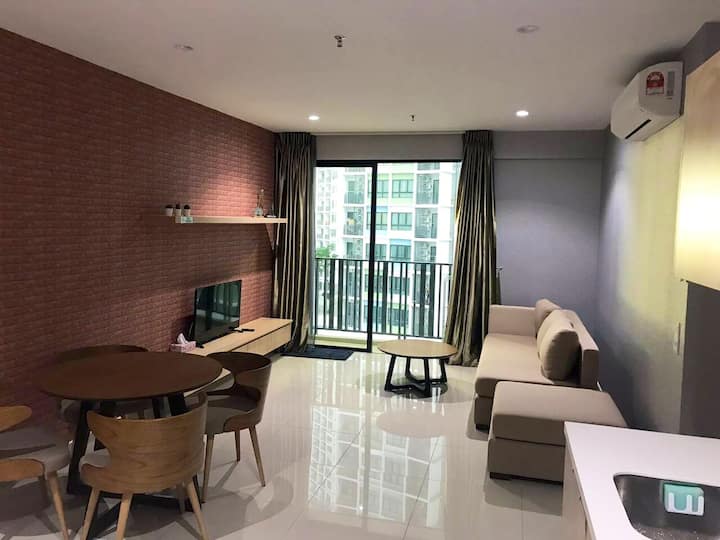 Nn’s Liberty Tower @ I-city
Wifi/netflix/parking - Shah Alam