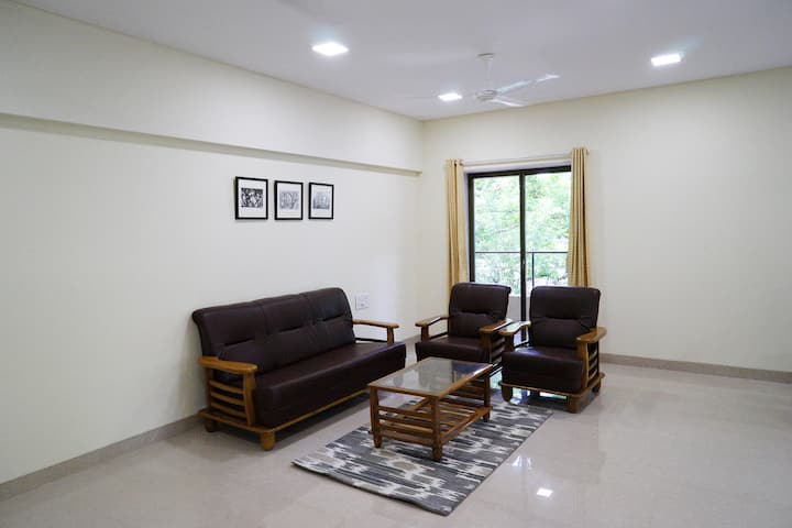 Large, Elegant Private Room For 2, Ensuite, Khar W - Mumbai