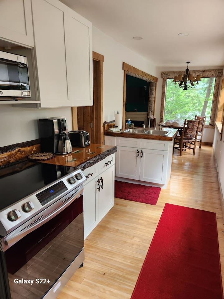 Birch Suite A Romantic Adirondack Private Suite - Saranac Lake, NY