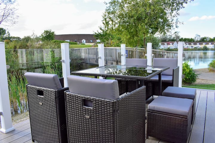 Entire Cottage,4 Beds Sleeps 6, Cotswold Lakeside - Bibury