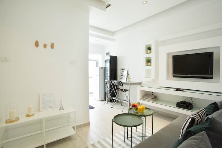 Chic & Stylish One Bedroom ~ Best Located In Tlv! - Tel Aviv