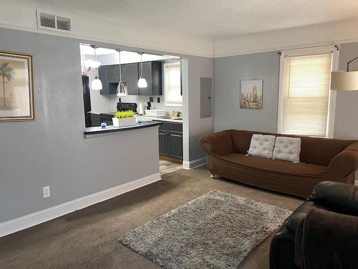 Airport 10 Minutes Away - Berea, OH