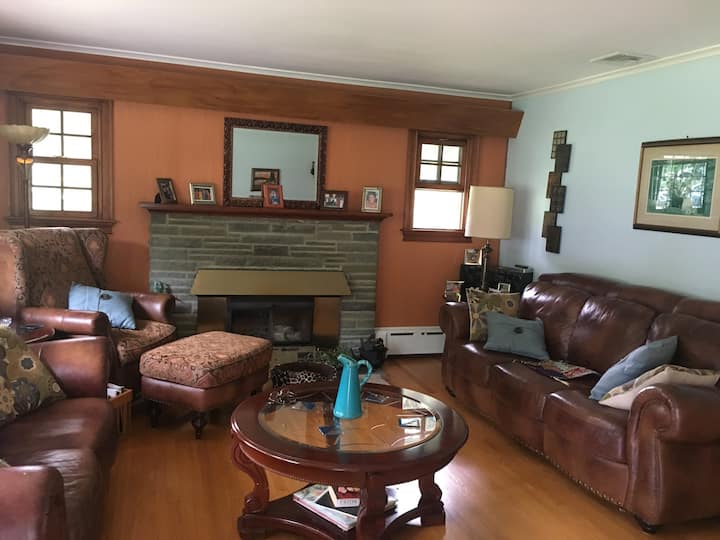 Charming Home Minutes From Peekskill - Peekskill, NY