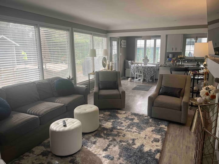 Cozy. Chic. Convenient. - Traverse City, MI