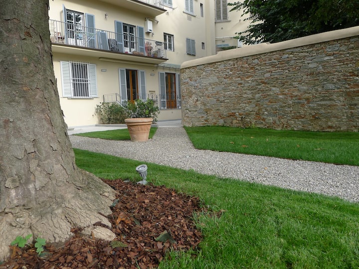 The White Apartment With Private Parking - Florencia