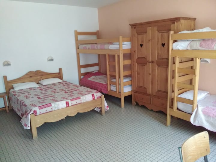 Chambre Famille 6 Pers Douche Privative Wc Commun - Risoul
