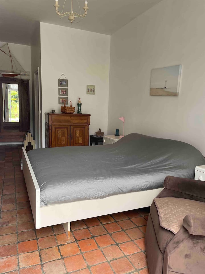 Loue Studio Chaleureux Dans Bâtisse Du Cotentin - Sainte-Mère-Église