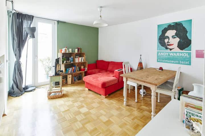 Schönzentarlperfekt- 2 Zimmer Wohnung Mit Balkon - Munich
