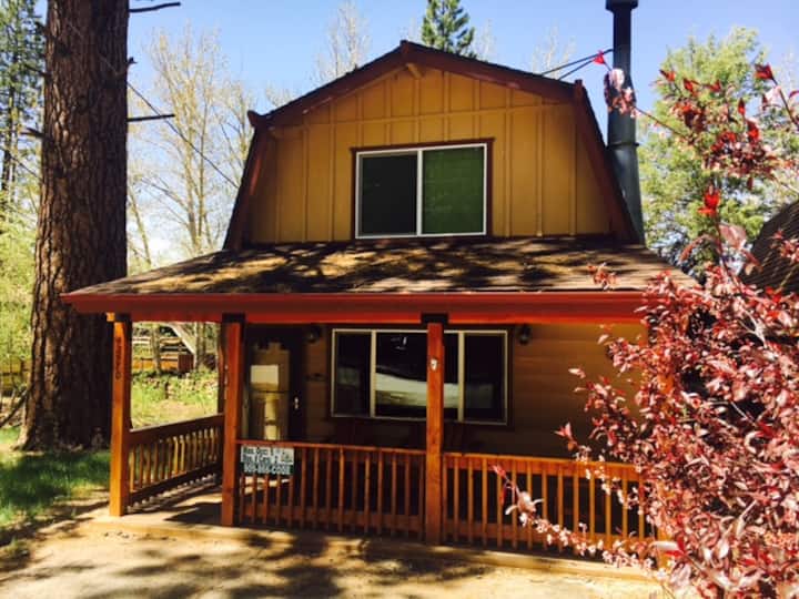 Family Friendly Cabin With Jacuzzi - Big Bear Lake, CA