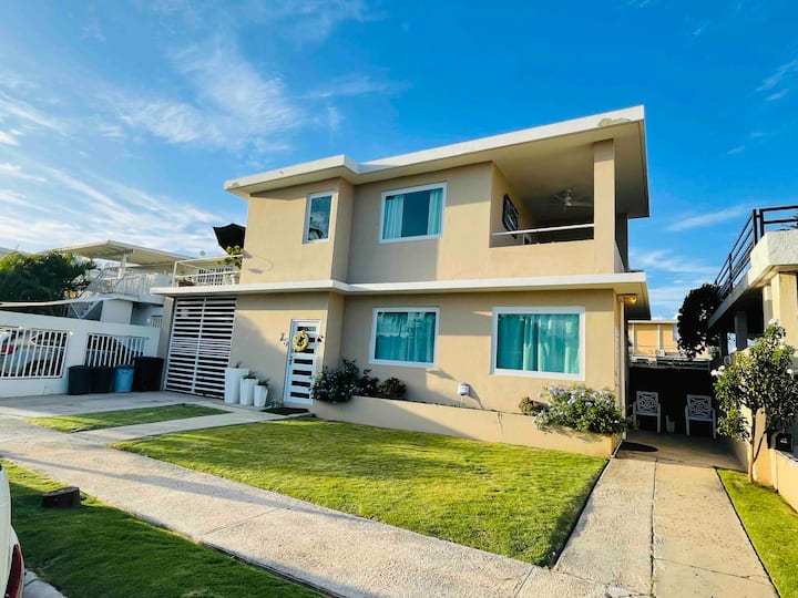Cheerful Isla Verde Beach House. - San Juan