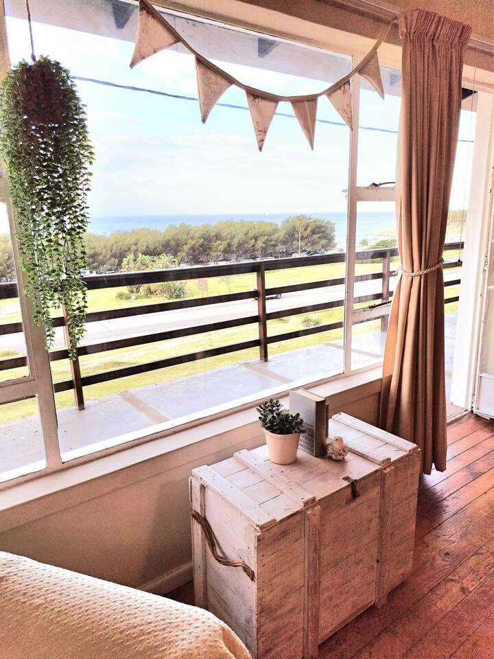 Oceanbreeze
3br With Ocean Views - Mossel Bay