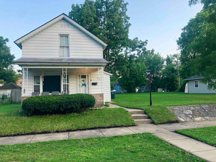 1 Mile Walk To Nd Stadium, Nd Themed! - South Bend, IN