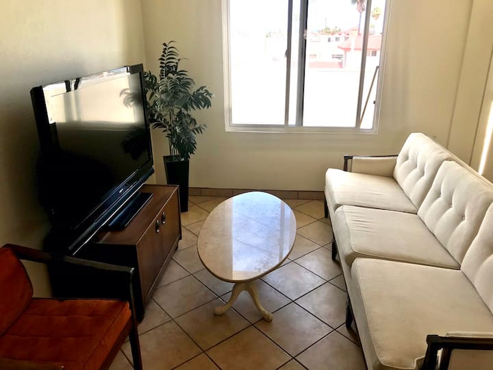 Eclectic Apartment With Home Office - Playas de Tijuana